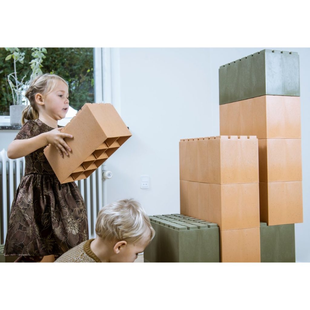 Dantoy Large Building Blocks - Orange & Green (26pcs) - Step4